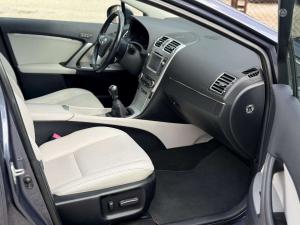 Toyota Avensis 2012 in Ukmerge, with an engine capacity of 2.00 L and mileage of 210 thousand km for 5950 €, photo 14 on AUTOMOTO.COM.LV