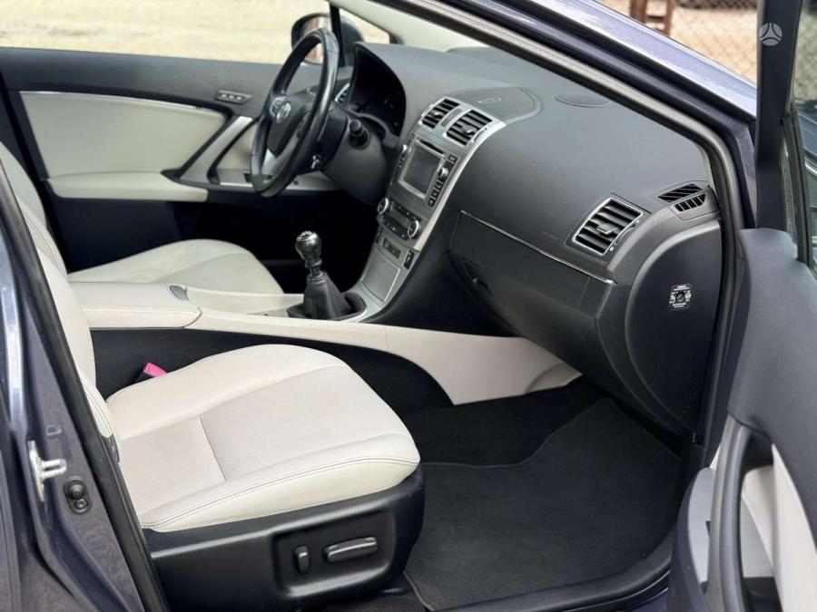 Toyota Avensis 2012 in Ukmerge, with an engine capacity of 2.00 L and mileage of 210 thousand km for 5950 €, photo 14 on AUTOMOTO.COM.LV