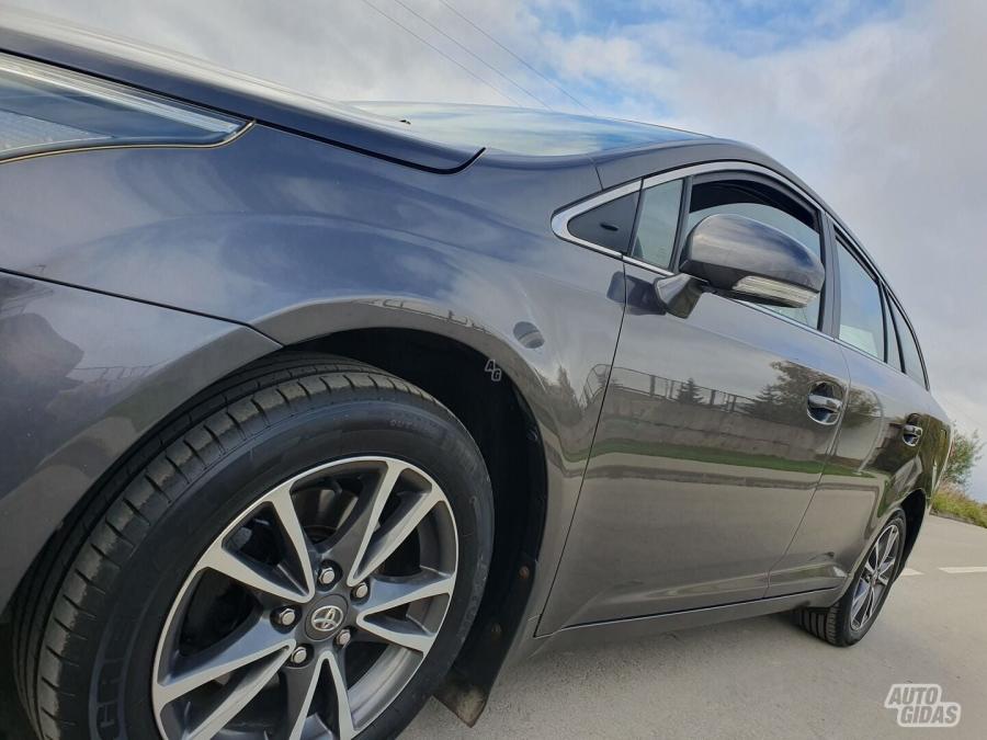 Toyota Avensis 2012 in Siauliai, with an engine capacity of 1.80 L and mileage of 203 thousand km for 5200 €, photo 4 on AUTOMOTO.COM.LV