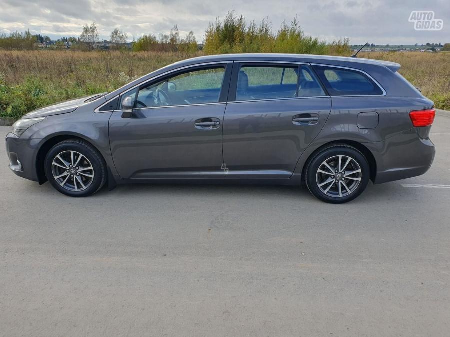 Toyota Avensis 2012 in Siauliai, with an engine capacity of 1.80 L and mileage of 203 thousand km for 5200 €, photo 5 on AUTOMOTO.COM.LV