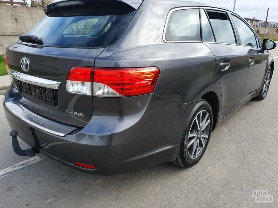 Toyota Avensis 2012 in Siauliai, with an engine capacity of 1.80 L and mileage of 203 thousand km for 5200 €, photo 11 on AUTOMOTO.COM.LV