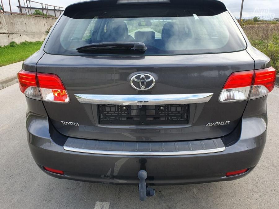 Toyota Avensis 2012 in Siauliai, with an engine capacity of 1.80 L and mileage of 203 thousand km for 5200 €, photo 12 on AUTOMOTO.COM.LV