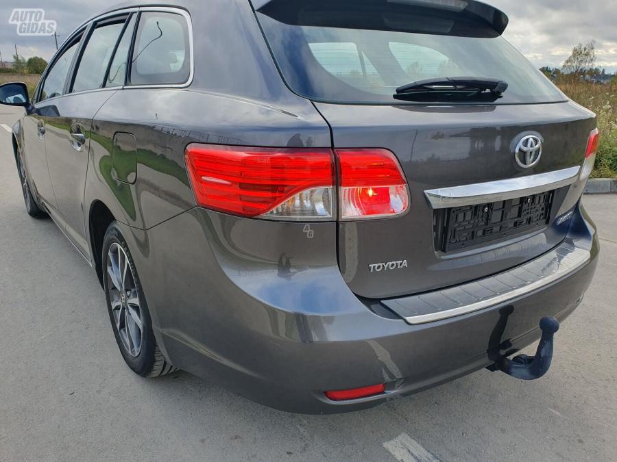 Toyota Avensis 2012 in Siauliai, with an engine capacity of 1.80 L and mileage of 203 thousand km for 5200 €, photo 14 on AUTOMOTO.COM.LV