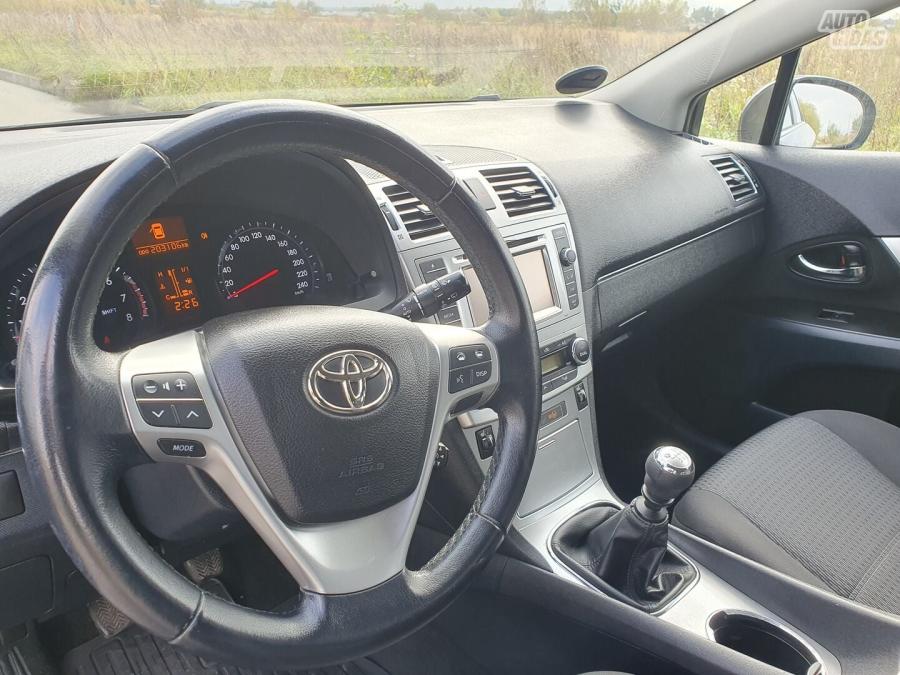 Toyota Avensis 2012 in Siauliai, with an engine capacity of 1.80 L and mileage of 203 thousand km for 5200 €, photo 18 on AUTOMOTO.COM.LV