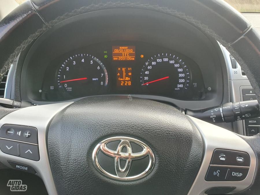 Toyota Avensis 2012 in Siauliai, with an engine capacity of 1.80 L and mileage of 203 thousand km for 5200 €, photo 21 on AUTOMOTO.COM.LV