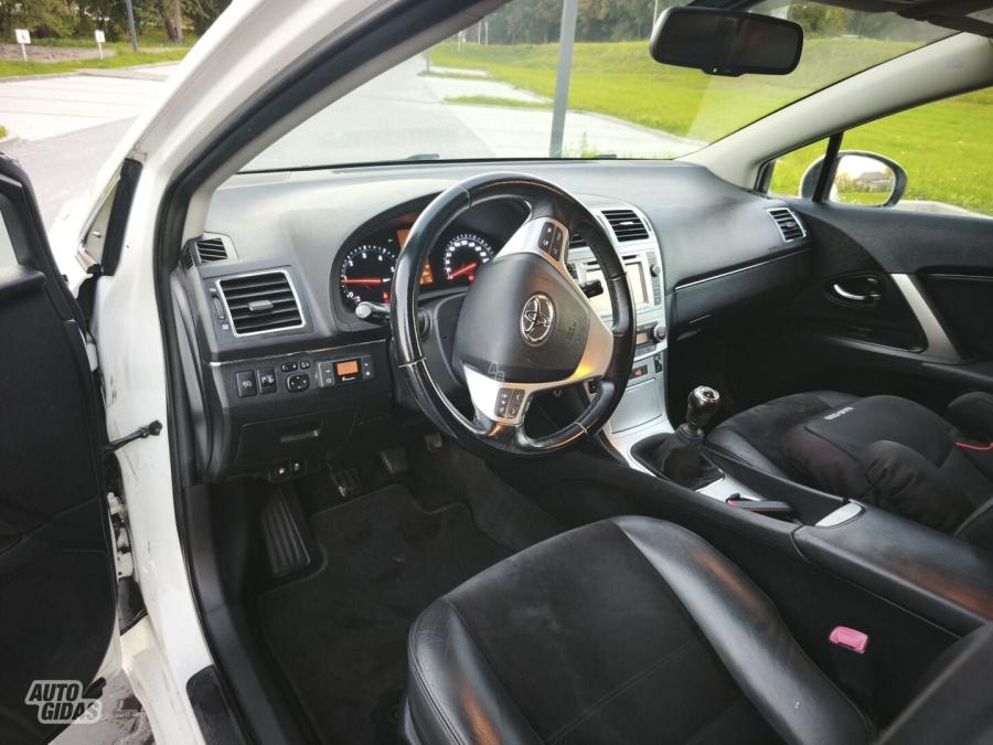 Toyota Avensis 2013 in Jurbarkas, with an engine capacity of 2.00 L and mileage of 322 thousand km for 3750 €, photo 11 on AUTOMOTO.COM.LV