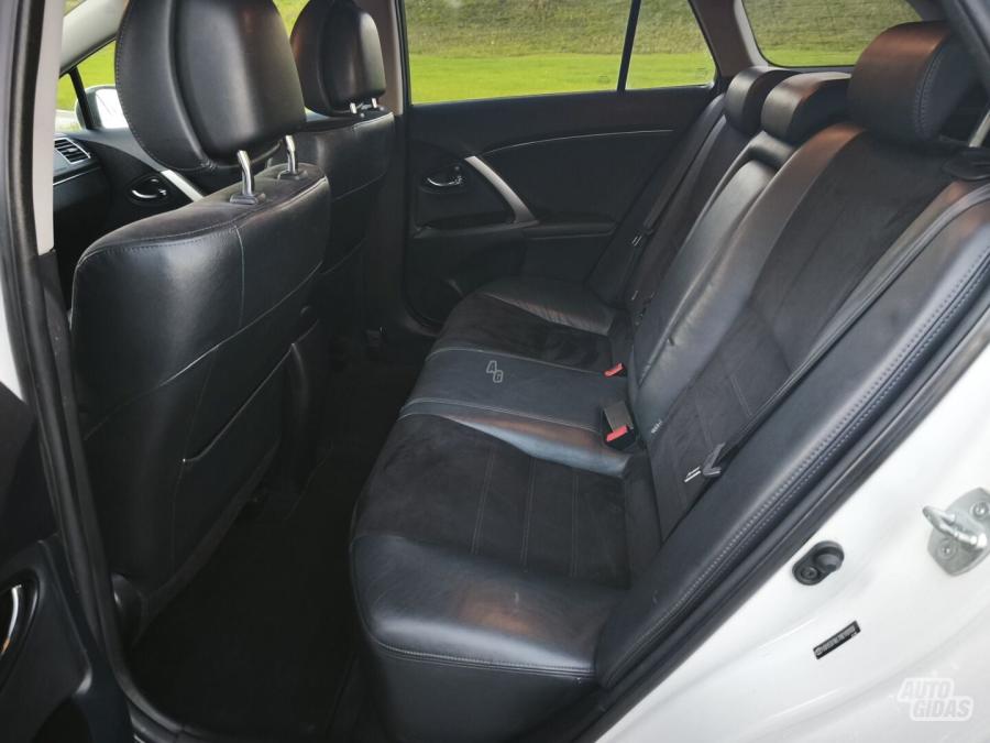 Toyota Avensis 2013 in Jurbarkas, with an engine capacity of 2.00 L and mileage of 322 thousand km for 3750 €, photo 14 on AUTOMOTO.COM.LV
