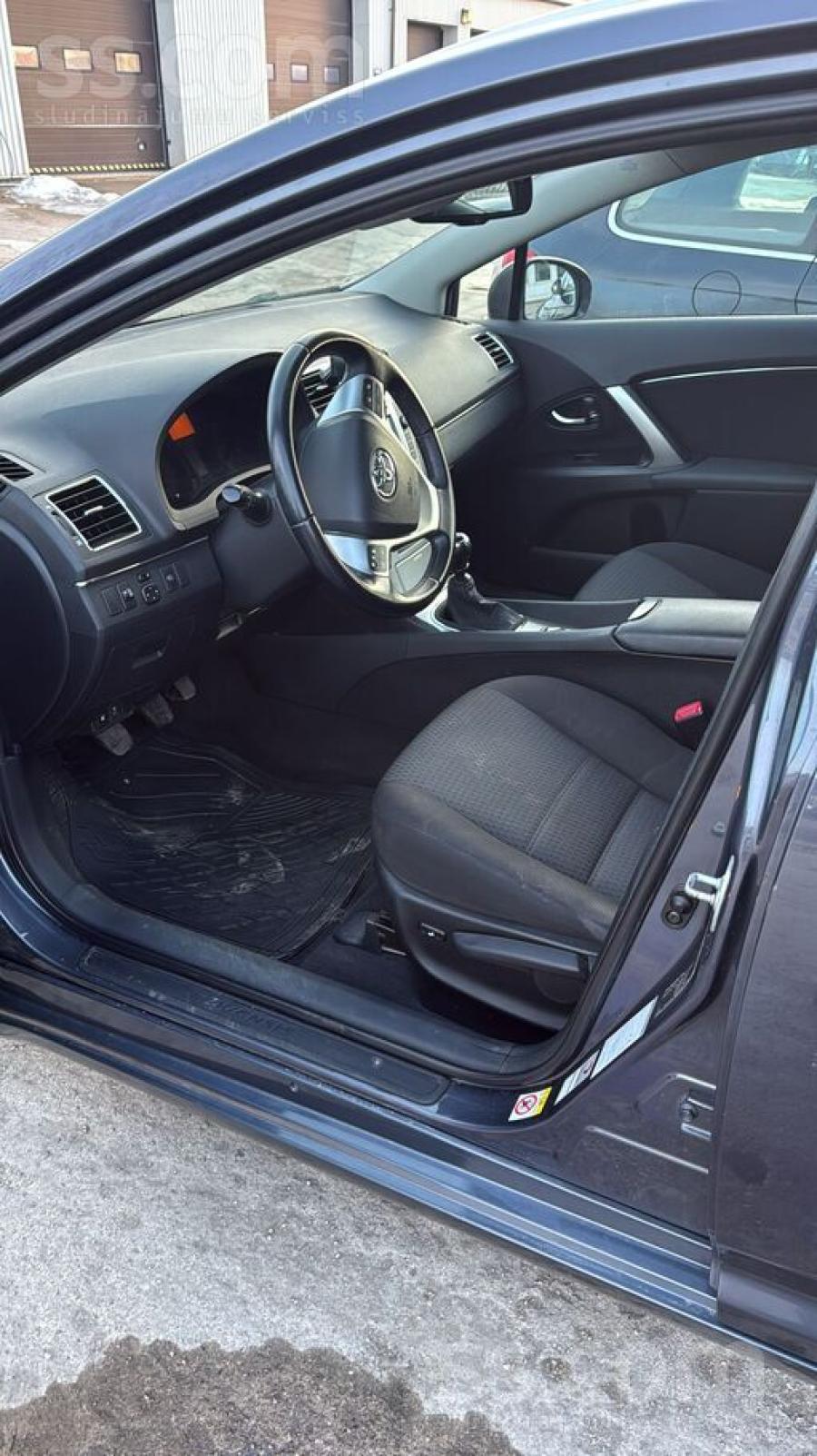 Toyota Avensis 2014 in Aizkraukle, with an engine capacity of 1.80 L and mileage of 248 thousand km for 7780 €, photo 6 on AUTOMOTO.COM.LV