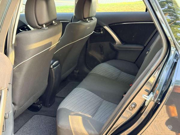 Toyota Avensis 2014 in Ukmerge, with an engine capacity of 2.00 L and mileage of 188 thousand km for 5750 €, photo 10 on AUTOMOTO.COM.LV