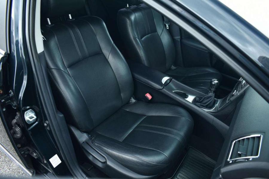 Toyota Avensis 2014 in Vilnius, with an engine capacity of 2.00 L and mileage of 331 thousand km for 5300 €, photo 16 on AUTOMOTO.COM.LV