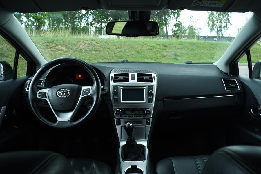 Toyota Avensis 2014 in Vilnius, with an engine capacity of 2.00 L and mileage of 330 thousand km for 5150 €, photo 14 on AUTOMOTO.COM.LV