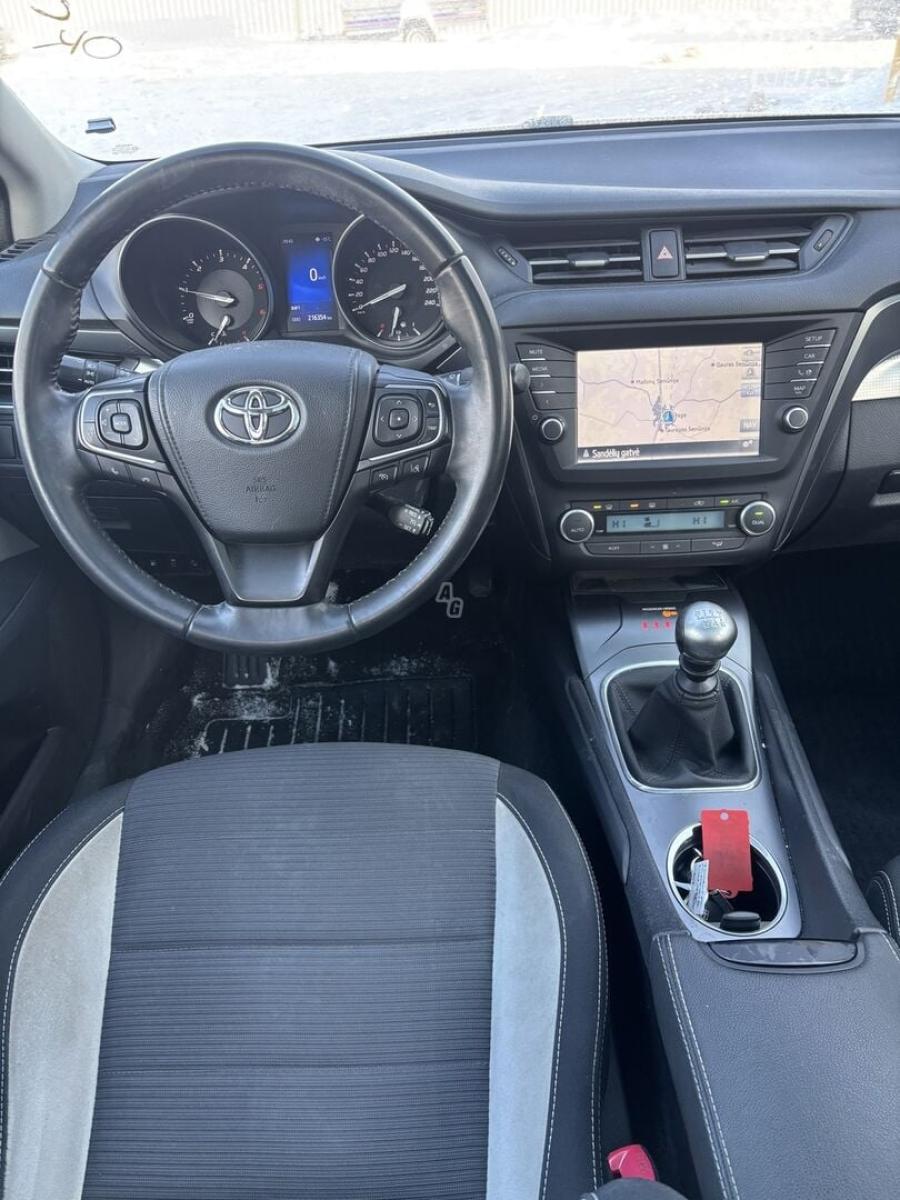 Toyota Avensis 2015 in Taurage, with an engine capacity of 1.60 L and mileage of 210 thousand km for 6800 €, photo 14 on AUTOMOTO.COM.LV