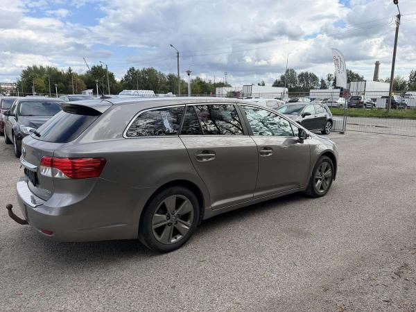 Toyota Avensis 2015 in Marijampole, with an engine capacity of 1.80 L and mileage of 264 thousand km for 5950 €, photo 5 on AUTOMOTO.COM.LV