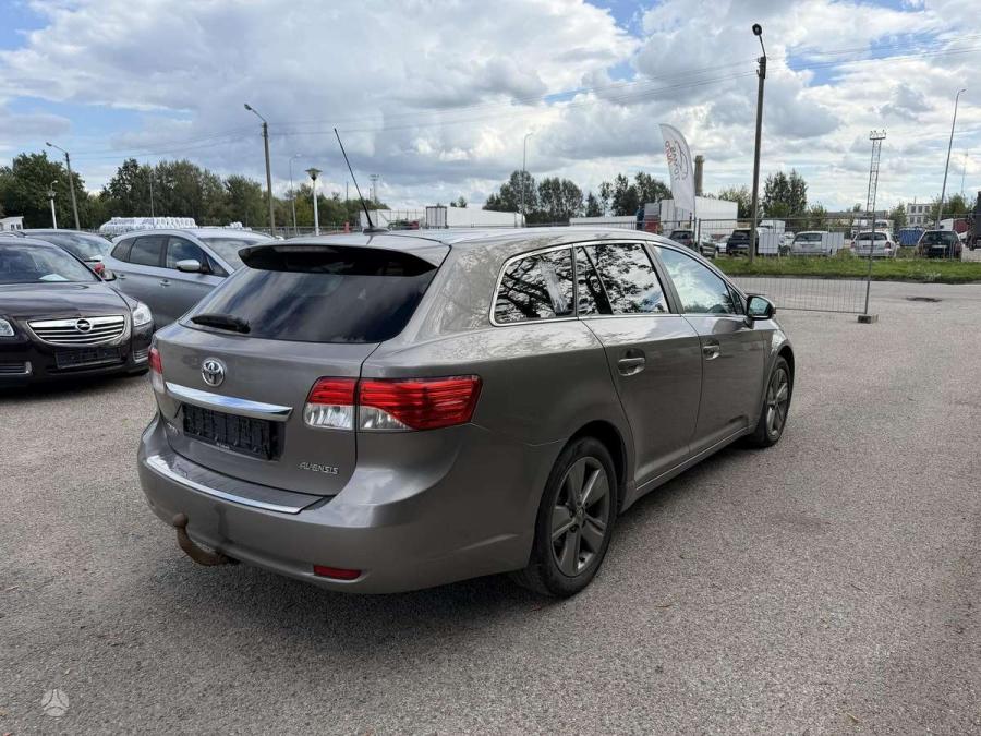 Toyota Avensis 2015 in Marijampole, with an engine capacity of 1.80 L and mileage of 264 thousand km for 5950 €, photo 6 on AUTOMOTO.COM.LV