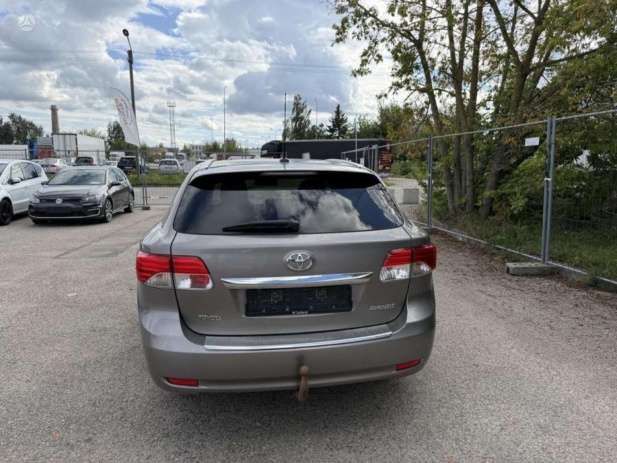 Toyota Avensis 2015 in Marijampole, with an engine capacity of 1.80 L and mileage of 264 thousand km for 5950 €, photo 7 on AUTOMOTO.COM.LV
