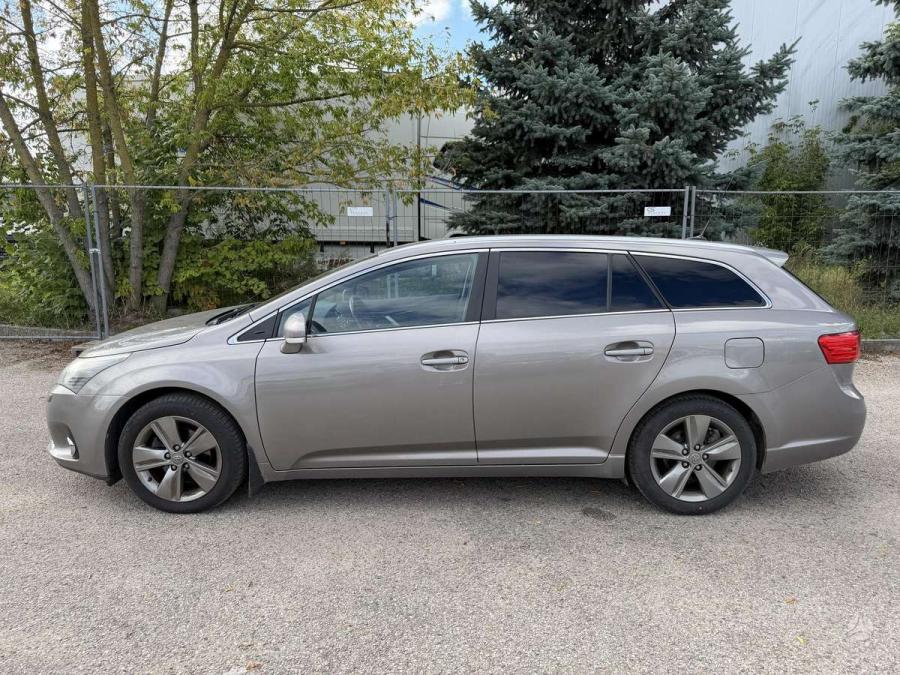 Toyota Avensis 2015 in Marijampole, with an engine capacity of 1.80 L and mileage of 264 thousand km for 5950 €, photo 9 on AUTOMOTO.COM.LV