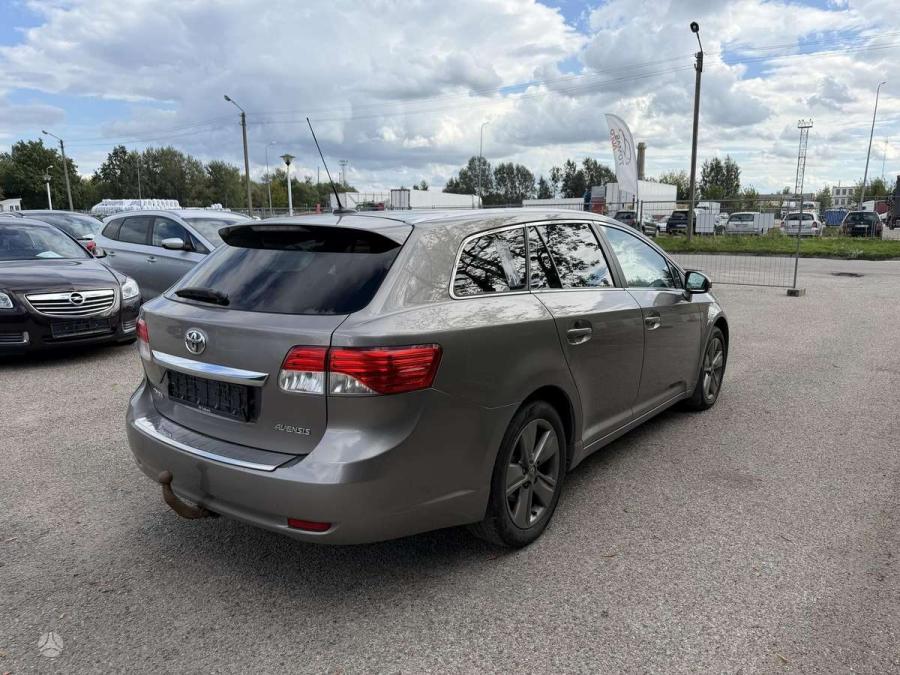 Toyota Avensis 2015 Marijampole, ar dzinēja tilpumu 1.80 L un nobraukumu 264 tūkst. km par 5950 €, foto 6 vietnē AUTOMOTO.COM.LV
