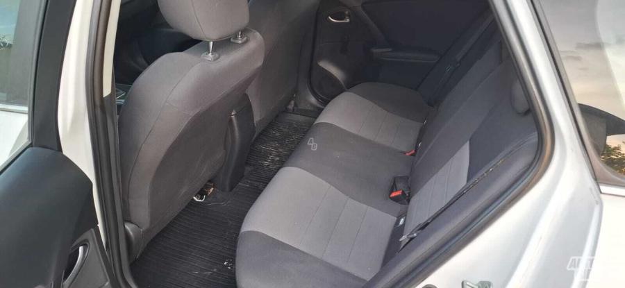 Toyota Avensis 2016 in Kelme, with an engine capacity of 1.60 L and mileage of 262 thousand km for 6800 €, photo 8 on AUTOMOTO.COM.LV
