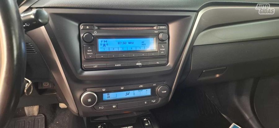 Toyota Avensis 2016 in Kelme, with an engine capacity of 1.60 L and mileage of 262 thousand km for 6800 €, photo 12 on AUTOMOTO.COM.LV