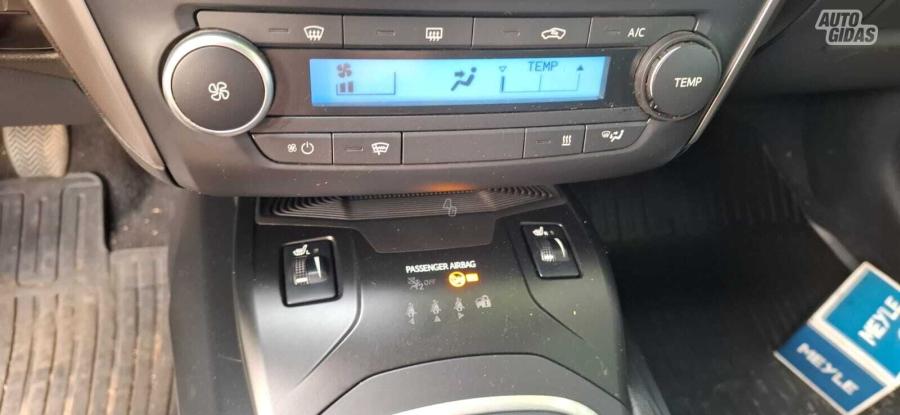 Toyota Avensis 2016 in Kelme, with an engine capacity of 1.60 L and mileage of 262 thousand km for 6800 €, photo 15 on AUTOMOTO.COM.LV