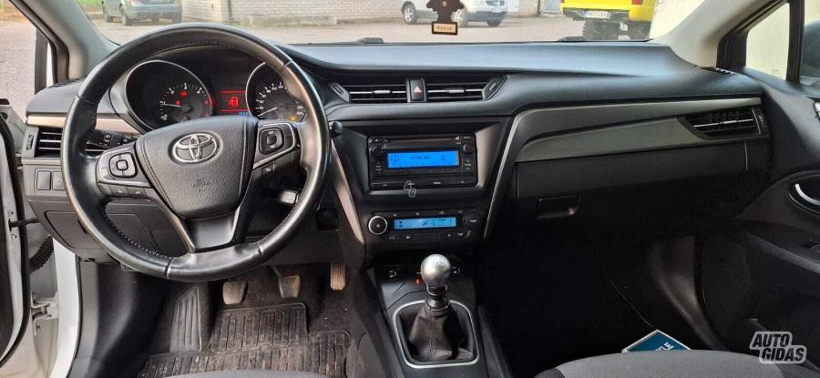 Toyota Avensis 2016 in Kelme, with an engine capacity of 1.60 L and mileage of 262 thousand km for 6800 €, photo 18 on AUTOMOTO.COM.LV