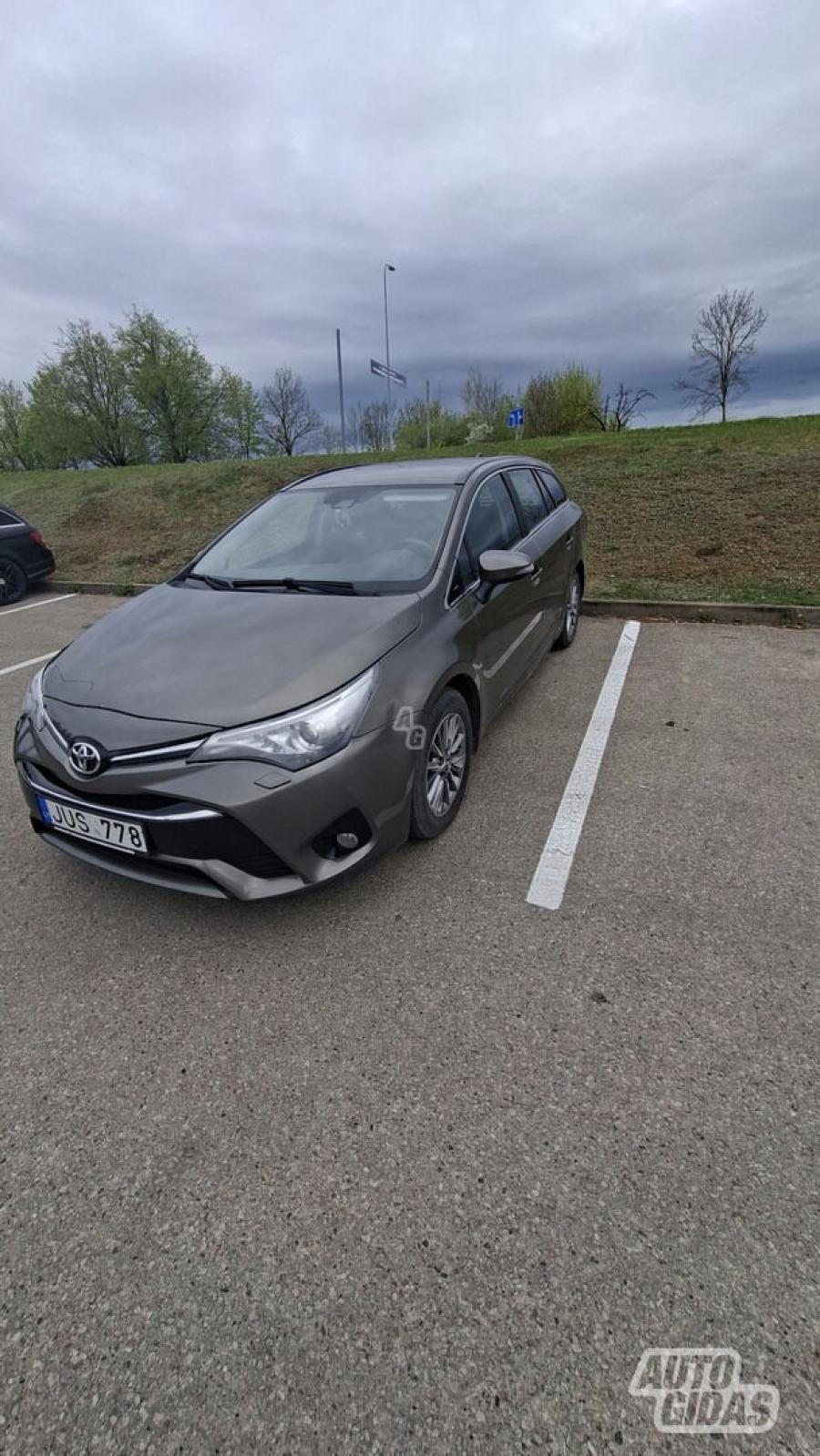 Toyota Avensis 2017 in Ukmerge, with an engine capacity of 1.80 L and mileage of 204 thousand km for 9000 €, photo 3 on AUTOMOTO.COM.LV