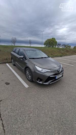 Toyota Avensis 2017 in Ukmerge, with an engine capacity of 1.80 L and mileage of 204 thousand km for 9000 €, photo 4 on AUTOMOTO.COM.LV