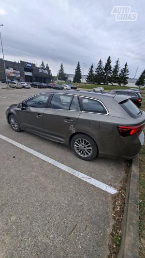 Toyota Avensis 2017 in Ukmerge, with an engine capacity of 1.80 L and mileage of 204 thousand km for 9000 €, photo 6 on AUTOMOTO.COM.LV