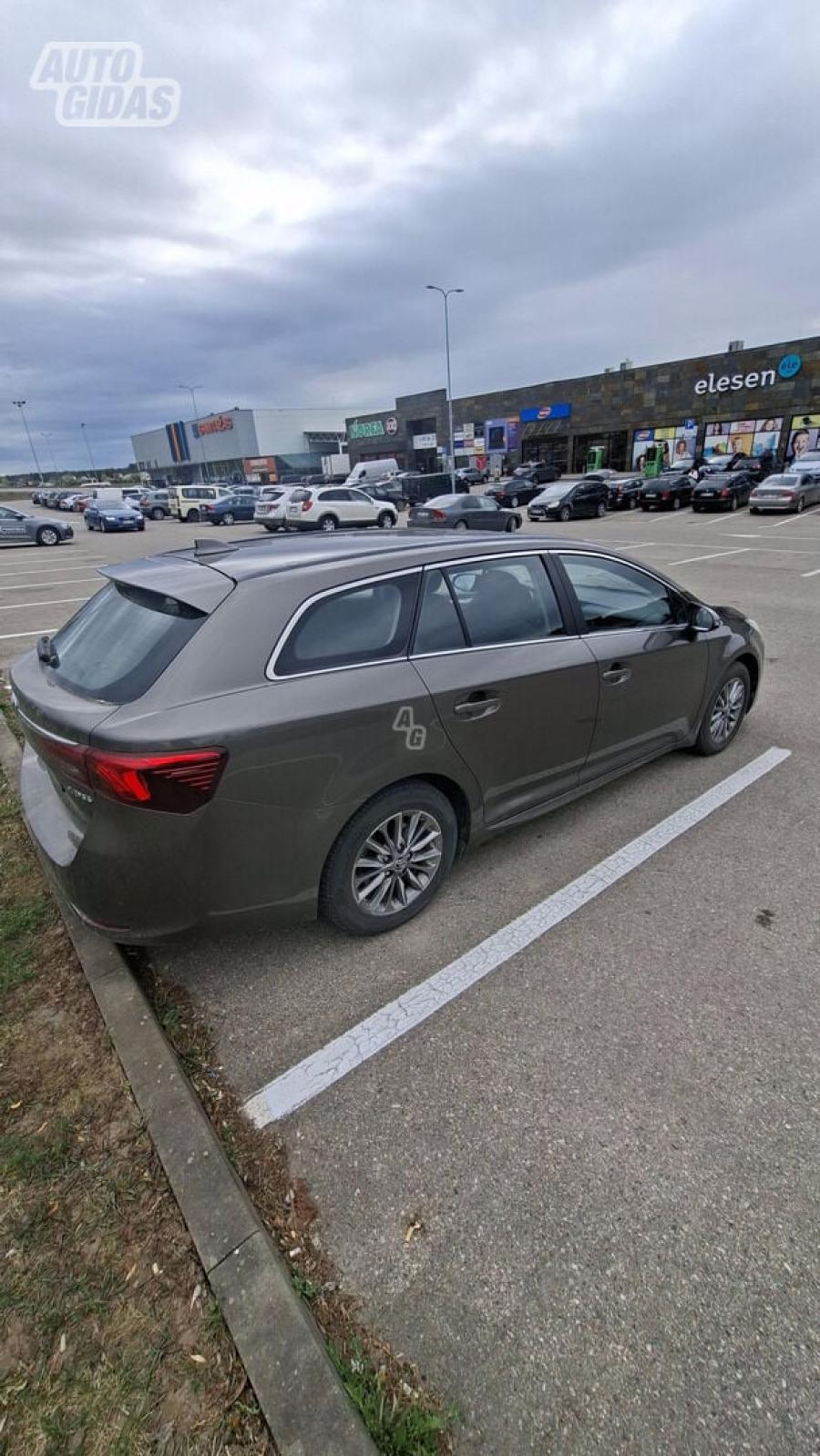 Toyota Avensis 2017 in Ukmerge, with an engine capacity of 1.80 L and mileage of 204 thousand km for 9000 €, photo 7 on AUTOMOTO.COM.LV