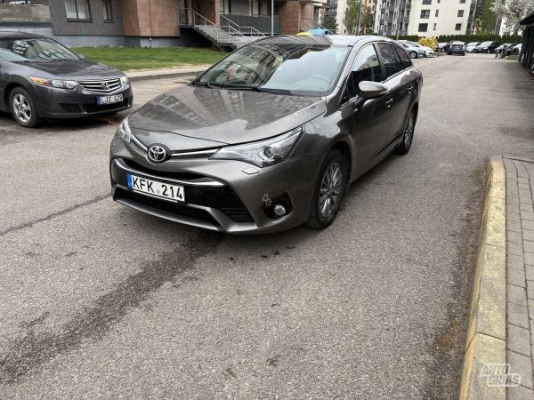 Toyota Avensis 2018 in Vilnius, with an engine capacity of 1.80 L and mileage of 104 thousand km for 13000 €, photo 1 on AUTOMOTO.COM.LV