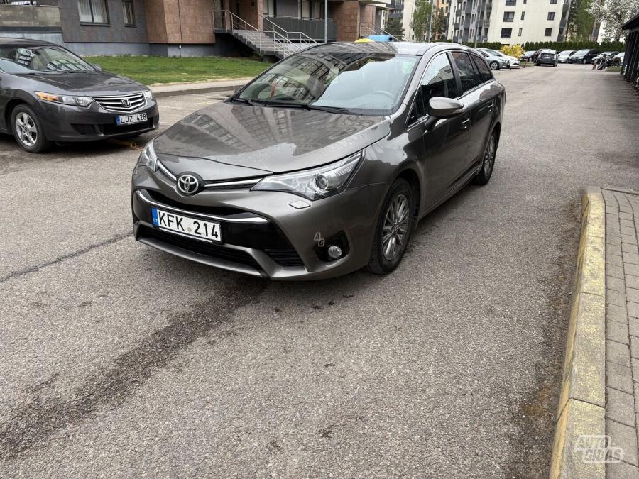 Toyota Avensis 2018 in Vilnius, with an engine capacity of 1.80 L and mileage of 104 thousand km for 13000 €, photo 1 on AUTOMOTO.COM.LV