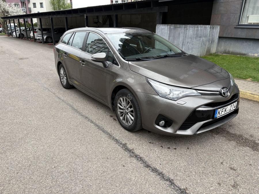 Toyota Avensis 2018 in Vilnius, with an engine capacity of 1.80 L and mileage of 104 thousand km for 13000 €, photo 3 on AUTOMOTO.COM.LV