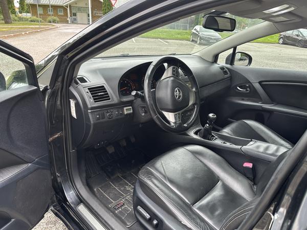 Toyota Avensis 2019 in Johvi, with an engine capacity of 0.00 L and mileage of 321 thousand km for 3500 €, photo 5 on AUTOMOTO.COM.LV