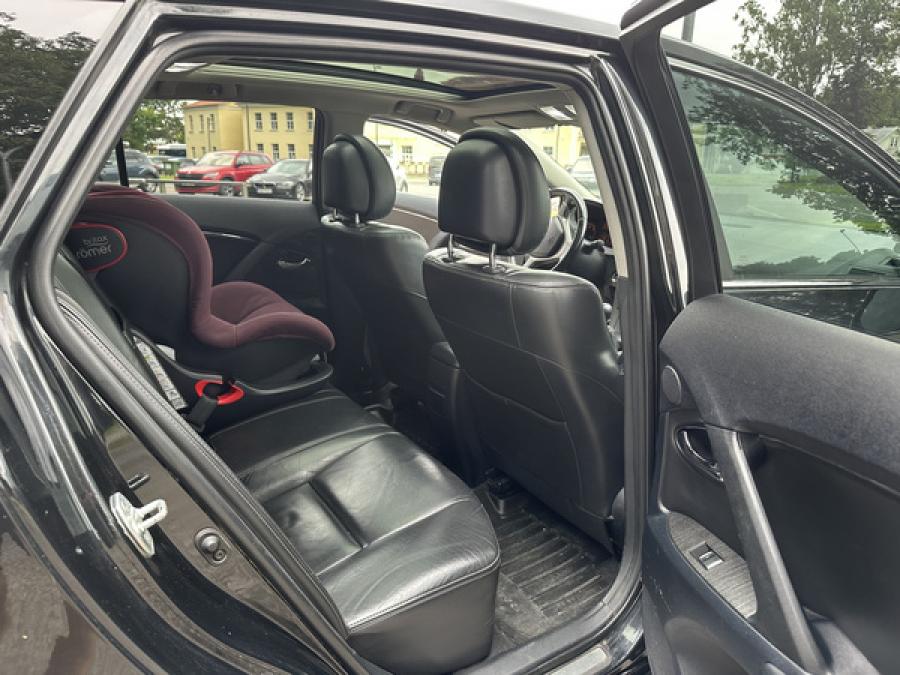 Toyota Avensis 2019 in Johvi, with an engine capacity of 0.00 L and mileage of 321 thousand km for 3500 €, photo 8 on AUTOMOTO.COM.LV