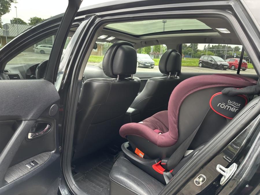 Toyota Avensis 2019 in Johvi, with an engine capacity of 0.00 L and mileage of 321 thousand km for 3500 €, photo 17 on AUTOMOTO.COM.LV