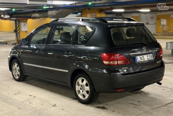 Melns Toyota avensis-verso 2004 Viļņa, ar dzinēja tilpumu 2.00 L un nobraukumu 283 tūkst. km par 1150 €, foto 3 vietnē AUTOMOTO.COM.LV