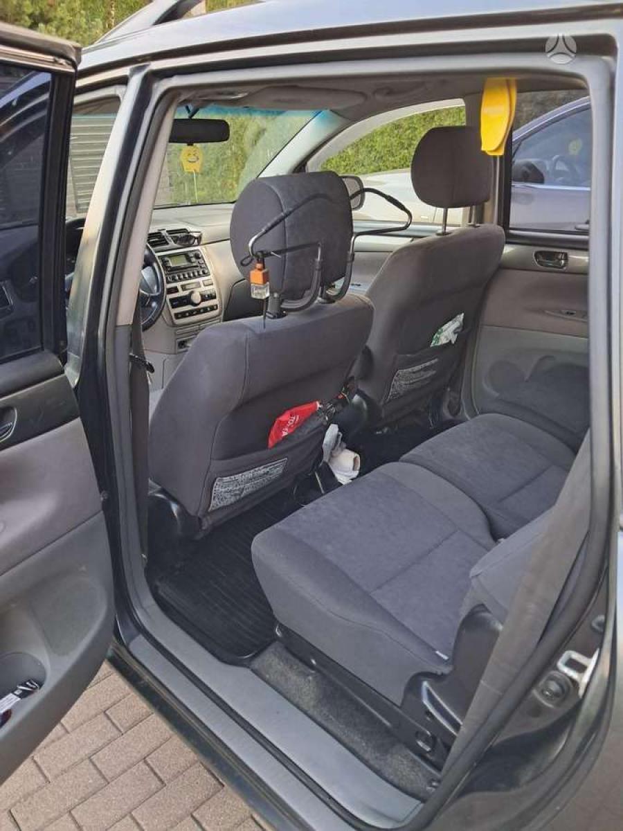 Melns Toyota avensis-verso 2001 Panevēža, ar dzinēja tilpumu 2.00 L un nobraukumu 300 tūkst. km par 2200 €, foto 8 vietnē AUTOMOTO.COM.LV