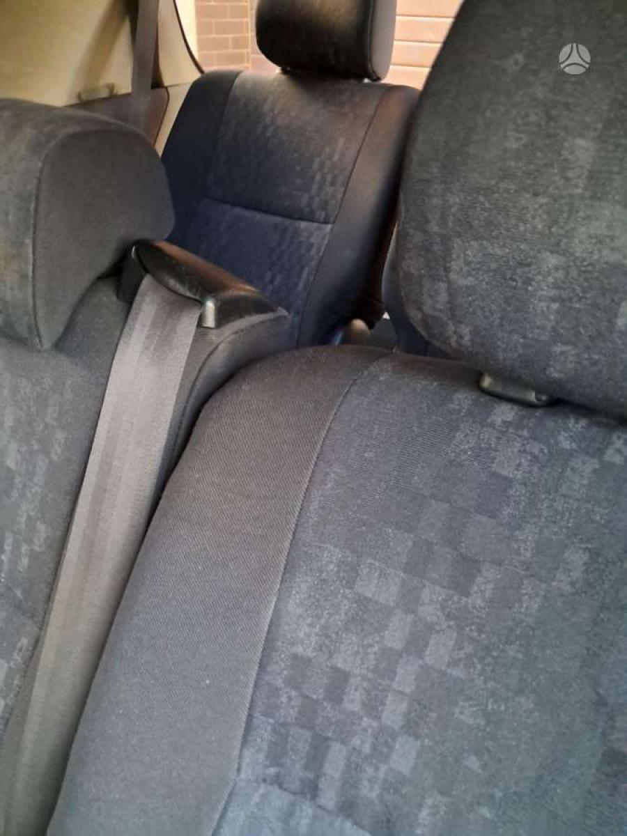 Melns Toyota avensis-verso 2001 Panevēža, ar dzinēja tilpumu 2.00 L un nobraukumu 300 tūkst. km par 2200 €, foto 9 vietnē AUTOMOTO.COM.LV