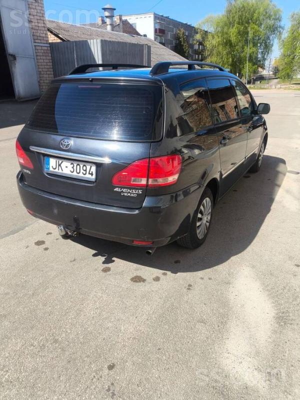 Black Toyota avensis-verso 2002 in Daugavpils, with an engine capacity of 2.00 L and mileage of 296 thousand km for 1450 €, photo 2 on AUTOMOTO.COM.LV