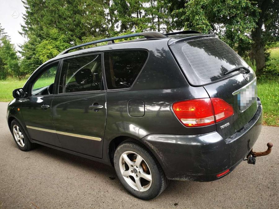Black Toyota avensis-verso 2002 in Kaunas, with an engine capacity of 2.00 L and mileage of 380 thousand km for 799 €, photo 3 on AUTOMOTO.COM.LV