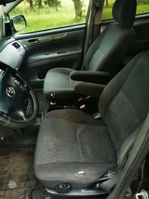 Black Toyota avensis-verso 2002 in Kaunas, with an engine capacity of 2.00 L and mileage of 380 thousand km for 799 €, photo 10 on AUTOMOTO.COM.LV