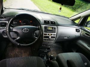 Black Toyota avensis-verso 2002 in Kaunas, with an engine capacity of 2.00 L and mileage of 380 thousand km for 799 €, photo 11 on AUTOMOTO.COM.LV