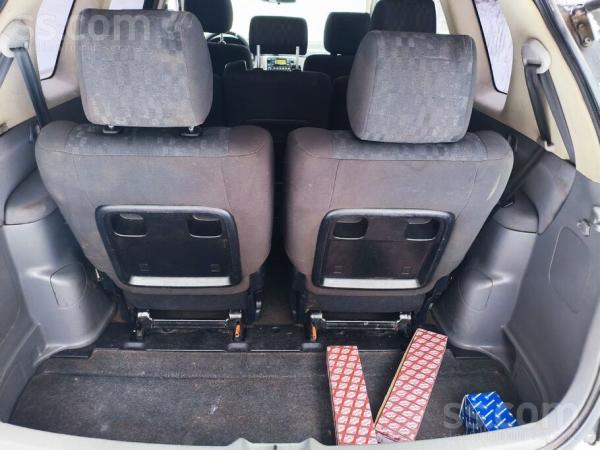Black Toyota avensis-verso 2003 in Riga, with an engine capacity of 2.00 L and mileage of 391 thousand km for 700 €, photo 5 on AUTOMOTO.COM.LV
