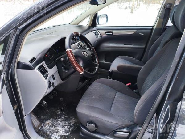 Black Toyota avensis-verso 2003 in Riga, with an engine capacity of 2.00 L and mileage of 391 thousand km for 700 €, photo 7 on AUTOMOTO.COM.LV