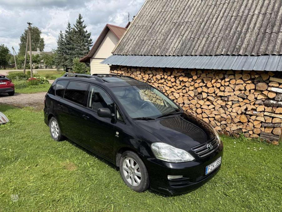 Black Toyota avensis-verso 2004 in Jonava, with an engine capacity of 2.00 L and mileage of 298 thousand km for 1850 €, photo 1 on AUTOMOTO.COM.LV