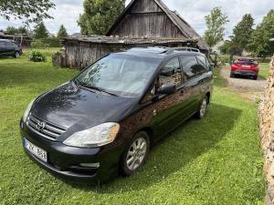 Black Toyota avensis-verso 2004 in Jonava, with an engine capacity of 2.00 L and mileage of 298 thousand km for 1850 €, photo 7 on AUTOMOTO.COM.LV