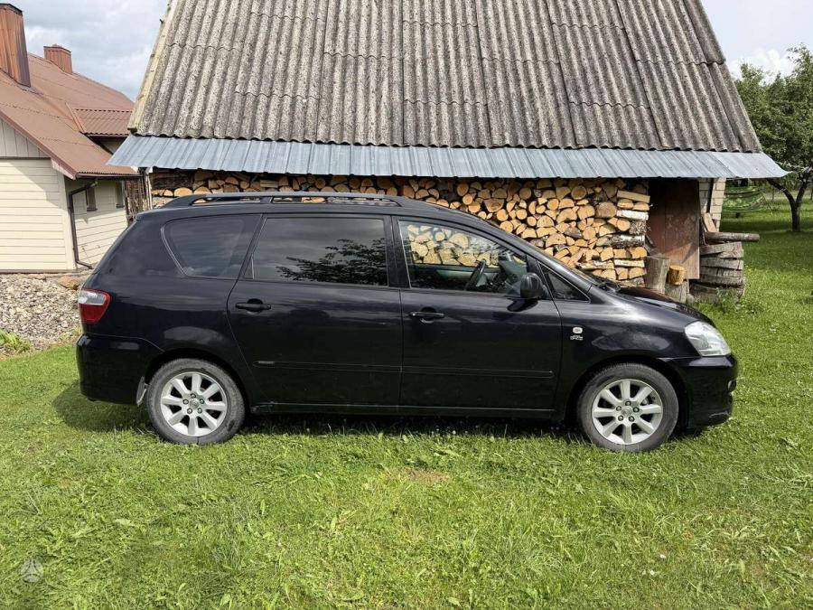 Black Toyota avensis-verso 2004 in Jonava, with an engine capacity of 2.00 L and mileage of 298 thousand km for 1850 €, photo 9 on AUTOMOTO.COM.LV