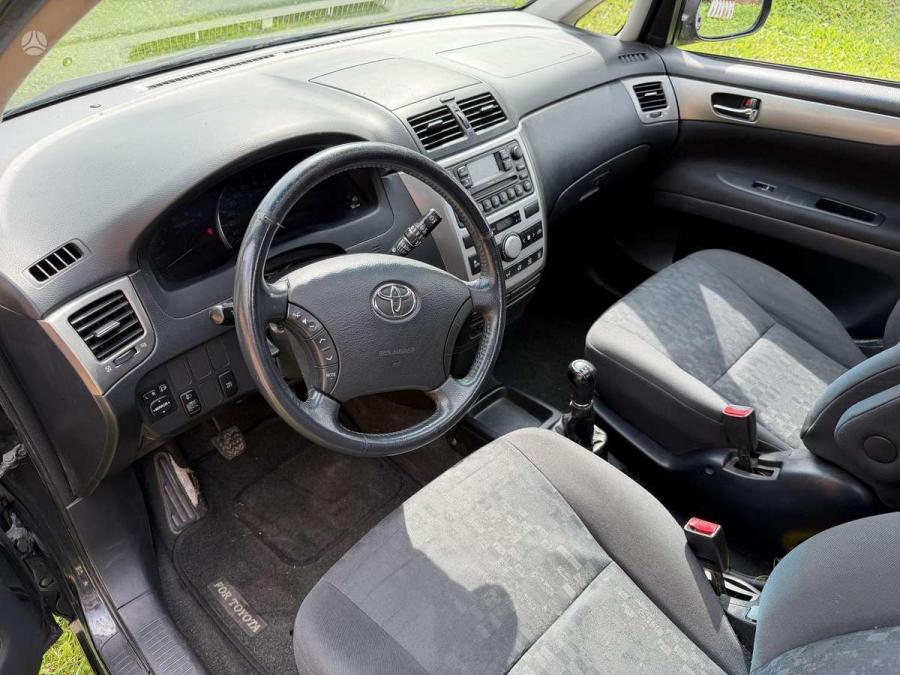 Black Toyota avensis-verso 2004 in Jonava, with an engine capacity of 2.00 L and mileage of 298 thousand km for 1850 €, photo 13 on AUTOMOTO.COM.LV