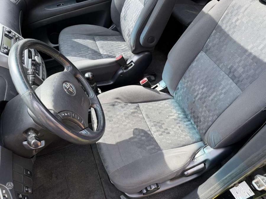 Black Toyota avensis-verso 2004 in Jonava, with an engine capacity of 2.00 L and mileage of 298 thousand km for 1850 €, photo 14 on AUTOMOTO.COM.LV