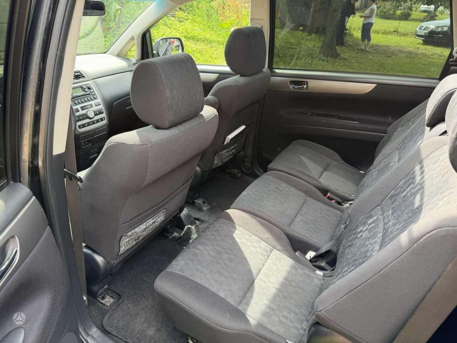 Black Toyota avensis-verso 2004 in Jonava, with an engine capacity of 2.00 L and mileage of 298 thousand km for 1850 €, photo 16 on AUTOMOTO.COM.LV